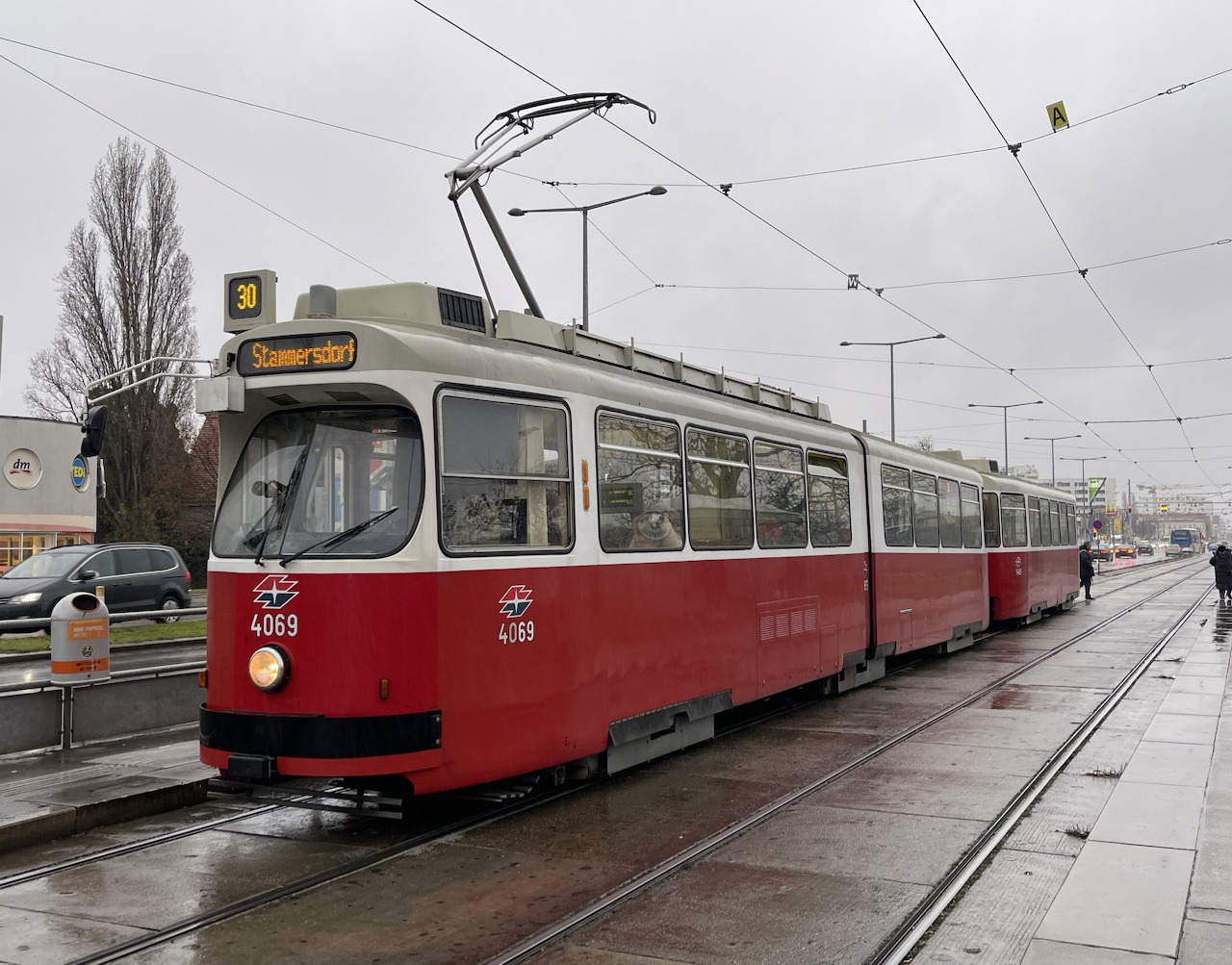 913j - Trams, Trolleys